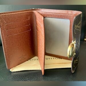 Louis Vuitton | Bags | Guc Louis Vuitton Monogram Trifold Compact ...